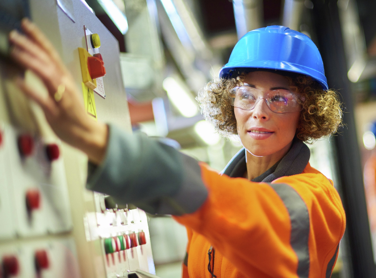 The Ultimate Guide to Connected Worker Solutions | Boost Safety ...